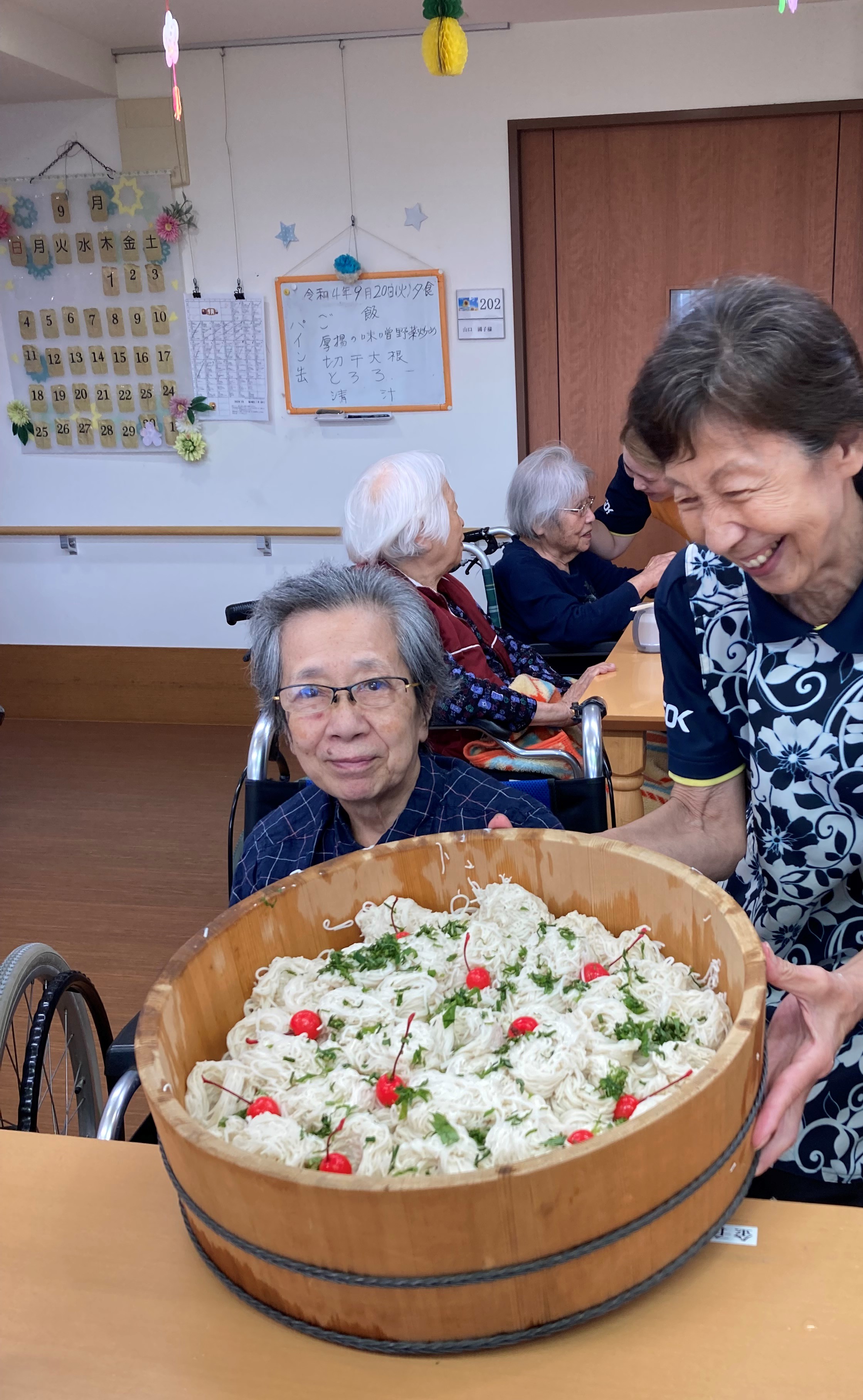 【みんなの家・川崎中野島】敬老会/流れないそうめん｜スタッフブログ｜ALSOK介護株式会社