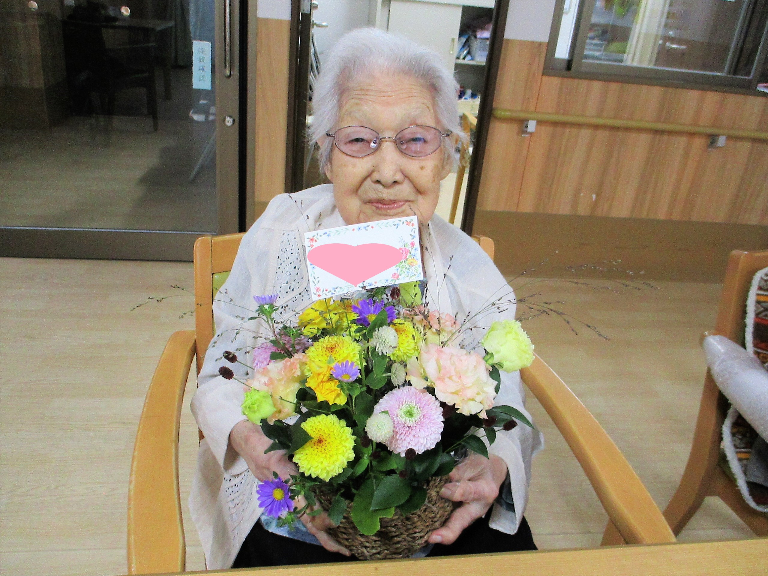 素敵な花が届きました！みんなの家田端3階の介護ブログ｜スタッフブログ｜ALSOK介護株式会社