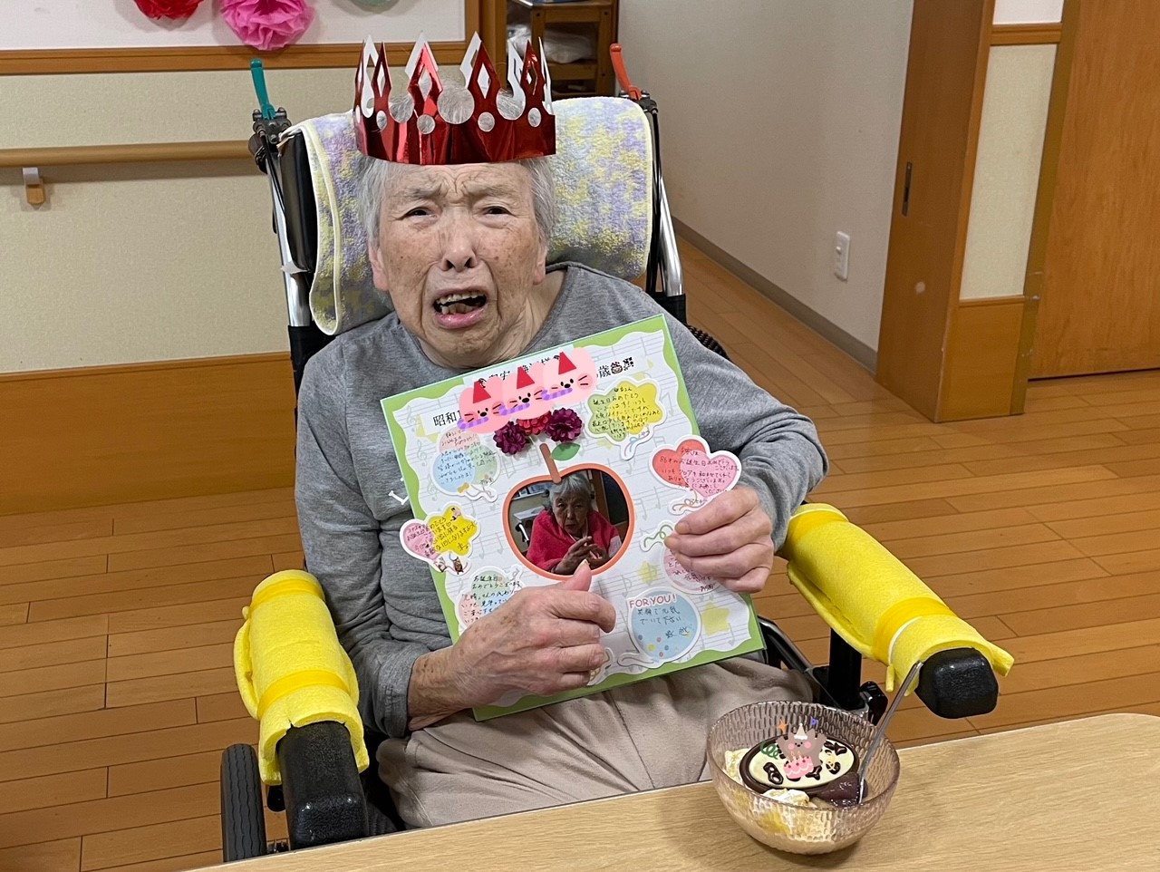 11月の誕生会、2F編 ～ グループホームみんなの家・横浜宮沢の介護ブログ ～｜スタッフブログ｜ALSOK介護株式会社