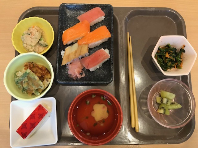 アミカの郷船橋ブログです！11月誕生日お祝いしました！｜スタッフブログ｜ALSOK介護株式会社