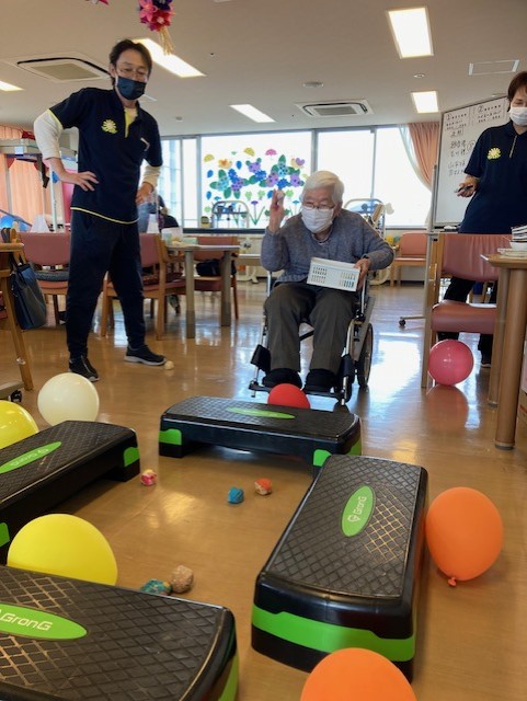 風船飛ばしゲーム☆｜スタッフブログ｜ALSOK介護株式会社