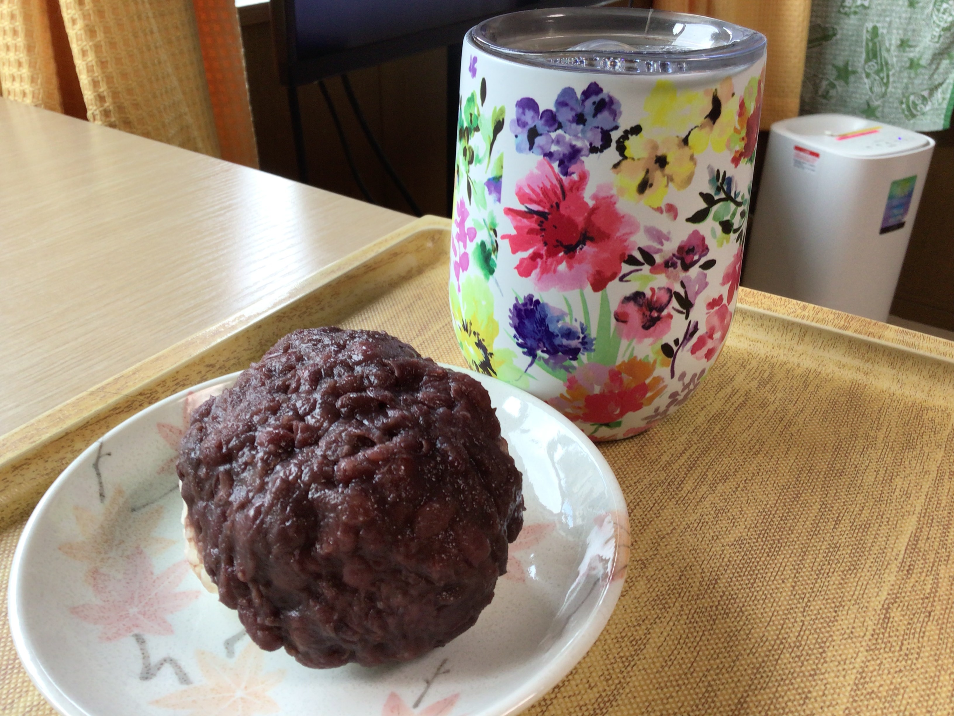 3/20 1F 春のお彼岸！おはぎ作りを致しました。作るそばからパクッ(-_-;)あ～ぁ。｜スタッフブログ｜ALSOK介護株式会社