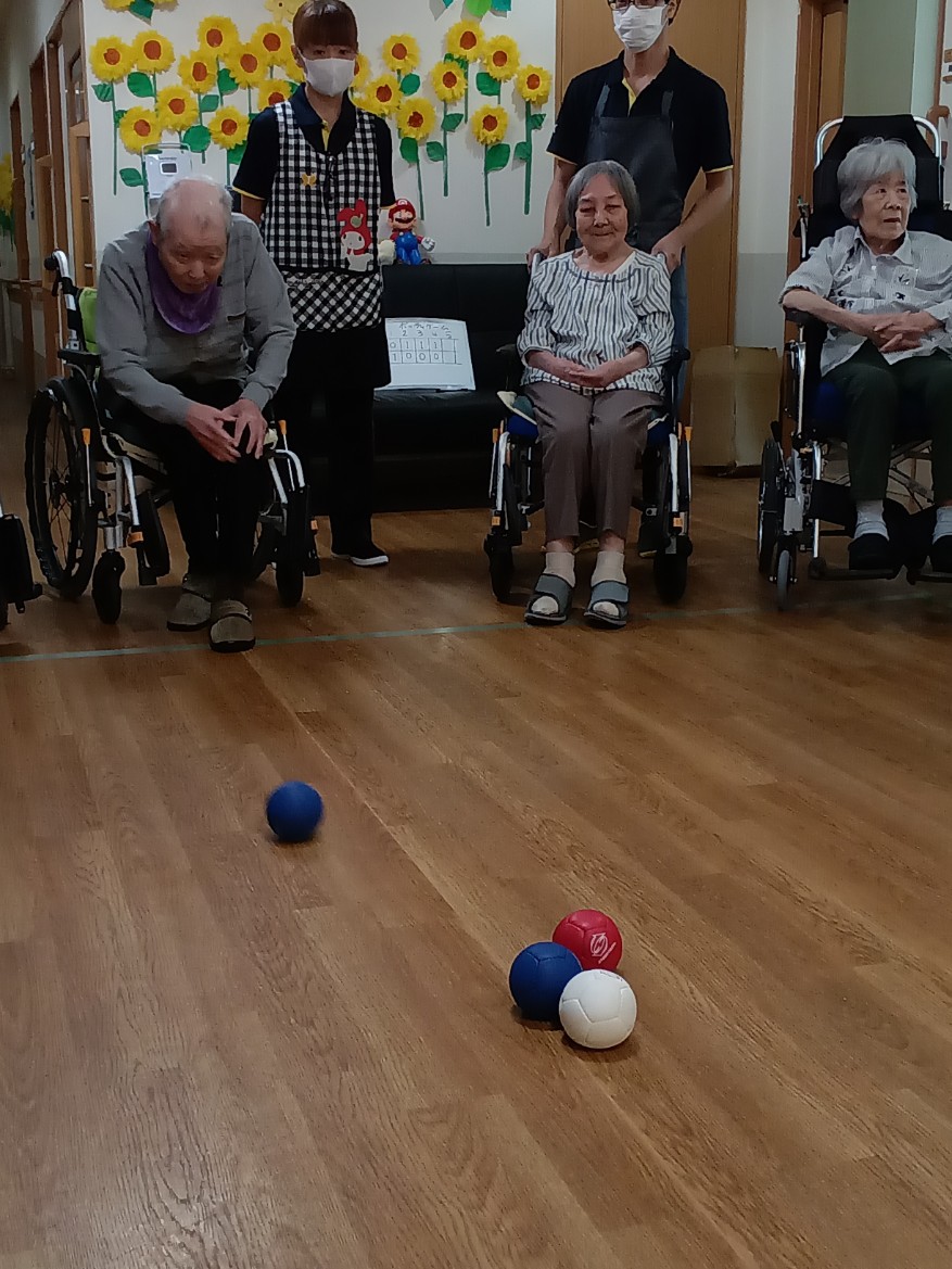 こんにちは GHみんなの家川崎新百合ヶ丘です 今日は第5回目ボッチャ大会の様子です｜スタッフブログ｜ALSOK介護株式会社