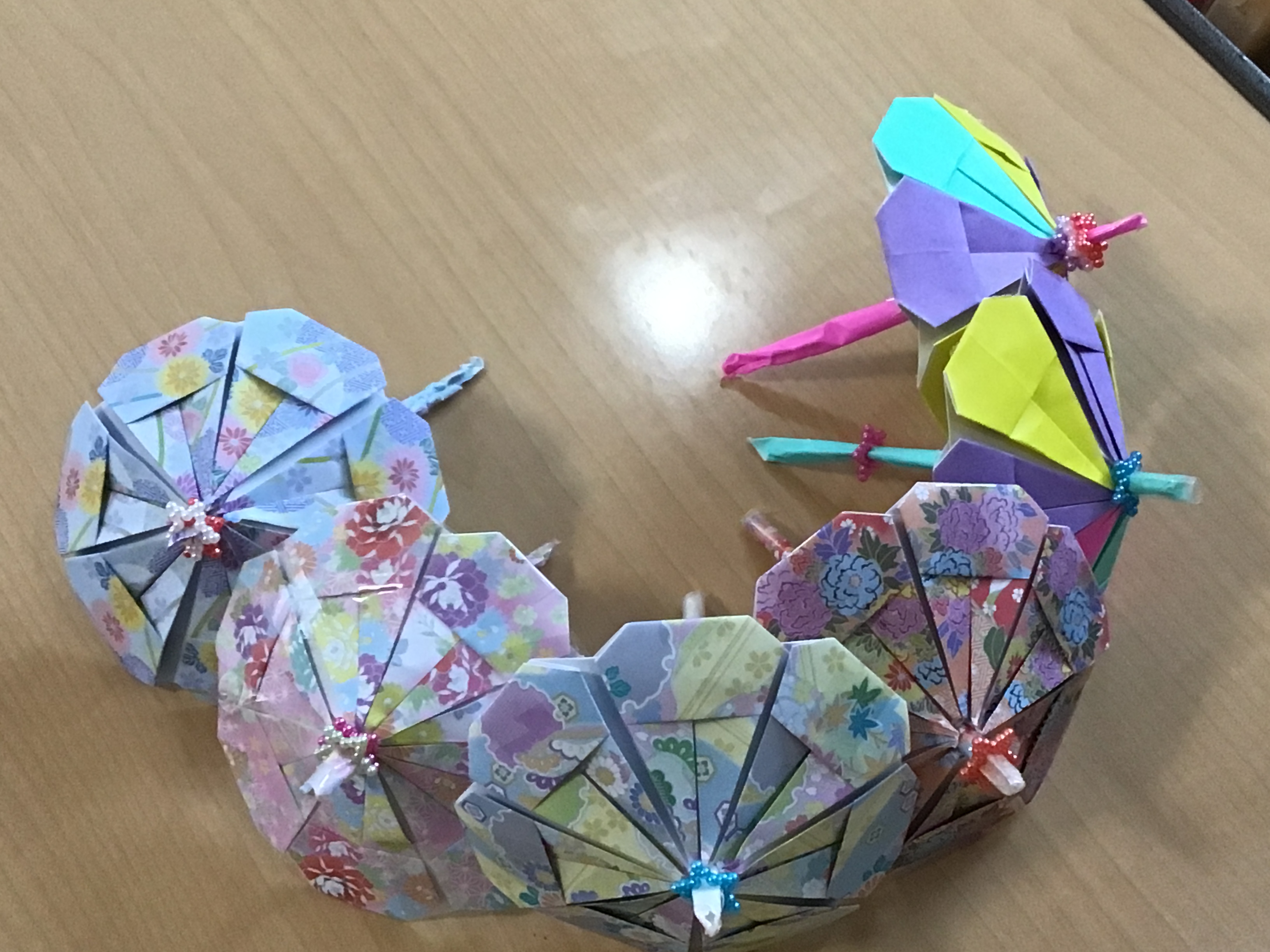 傘の折り紙つくり (o^∇^o)｜スタッフブログ｜ALSOK介護株式会社